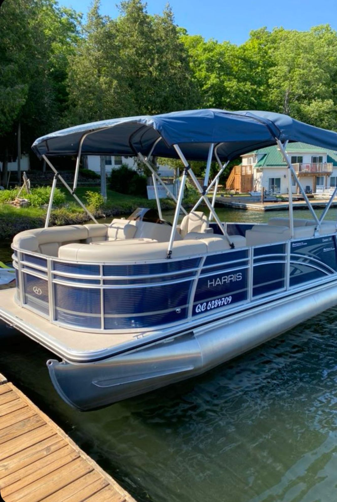 Harris Pontoon Boat – Melody Lodge